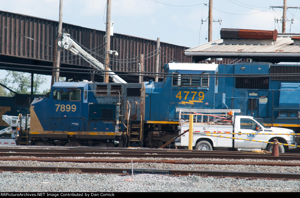 CSX 7899 & CSX 4779